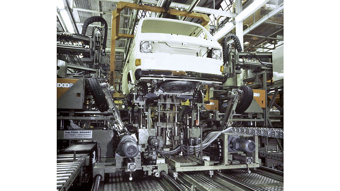 Chronicle 1980: Modernizing production | Volkswagen Group