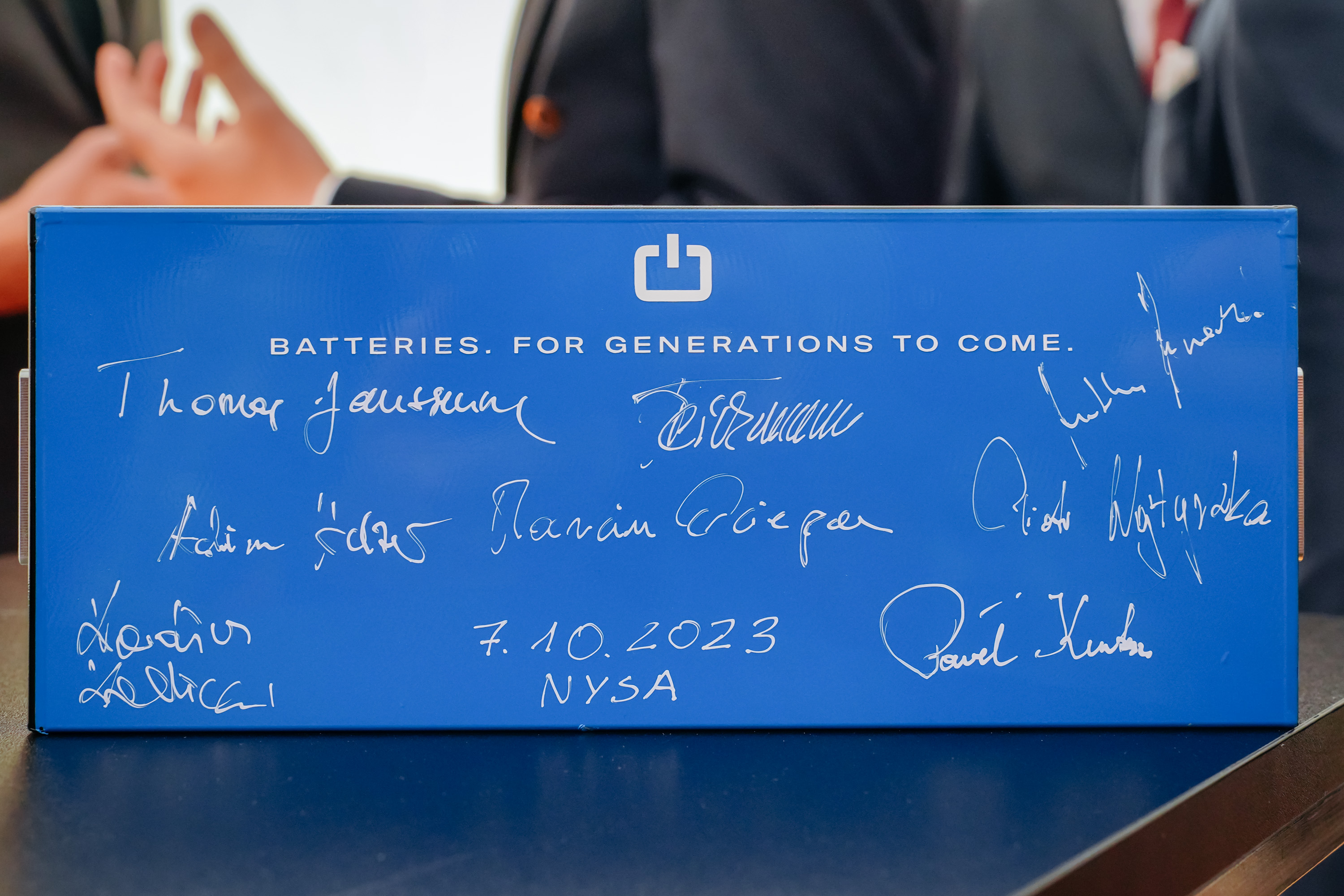 Signed Unified Cell | Volkswagen Group