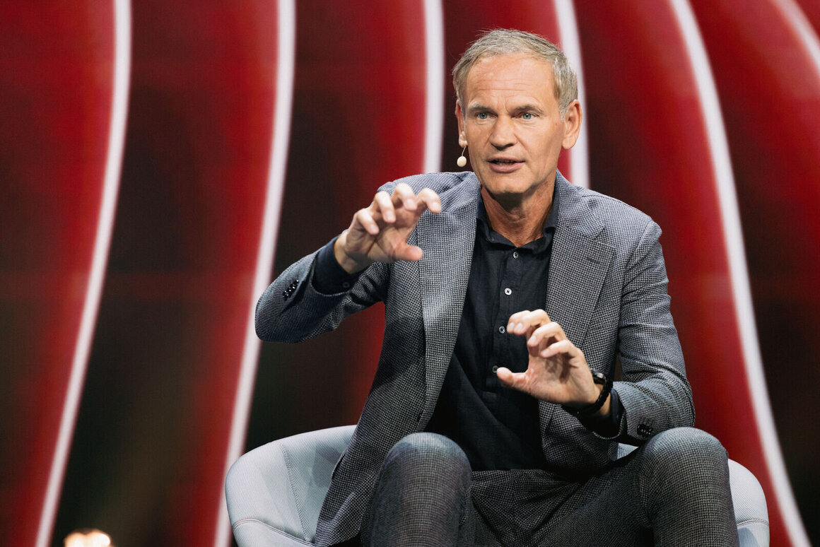 Oliver Blume, CEO Volkswagen Group während des Panel Talk "Design ...