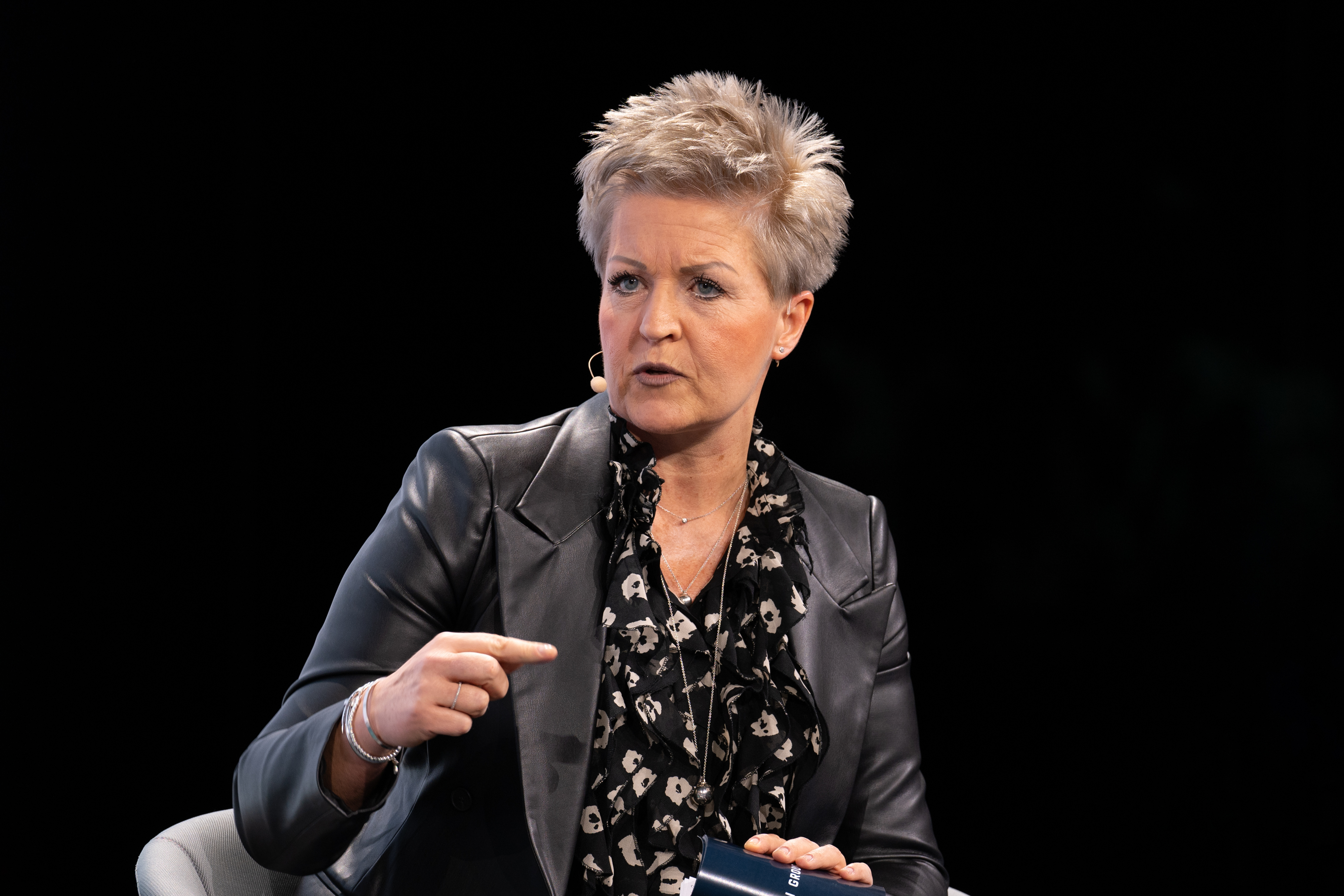 Carmen Schmidt (Chief Business Officer Volkswagen Group) beim Panel ...
