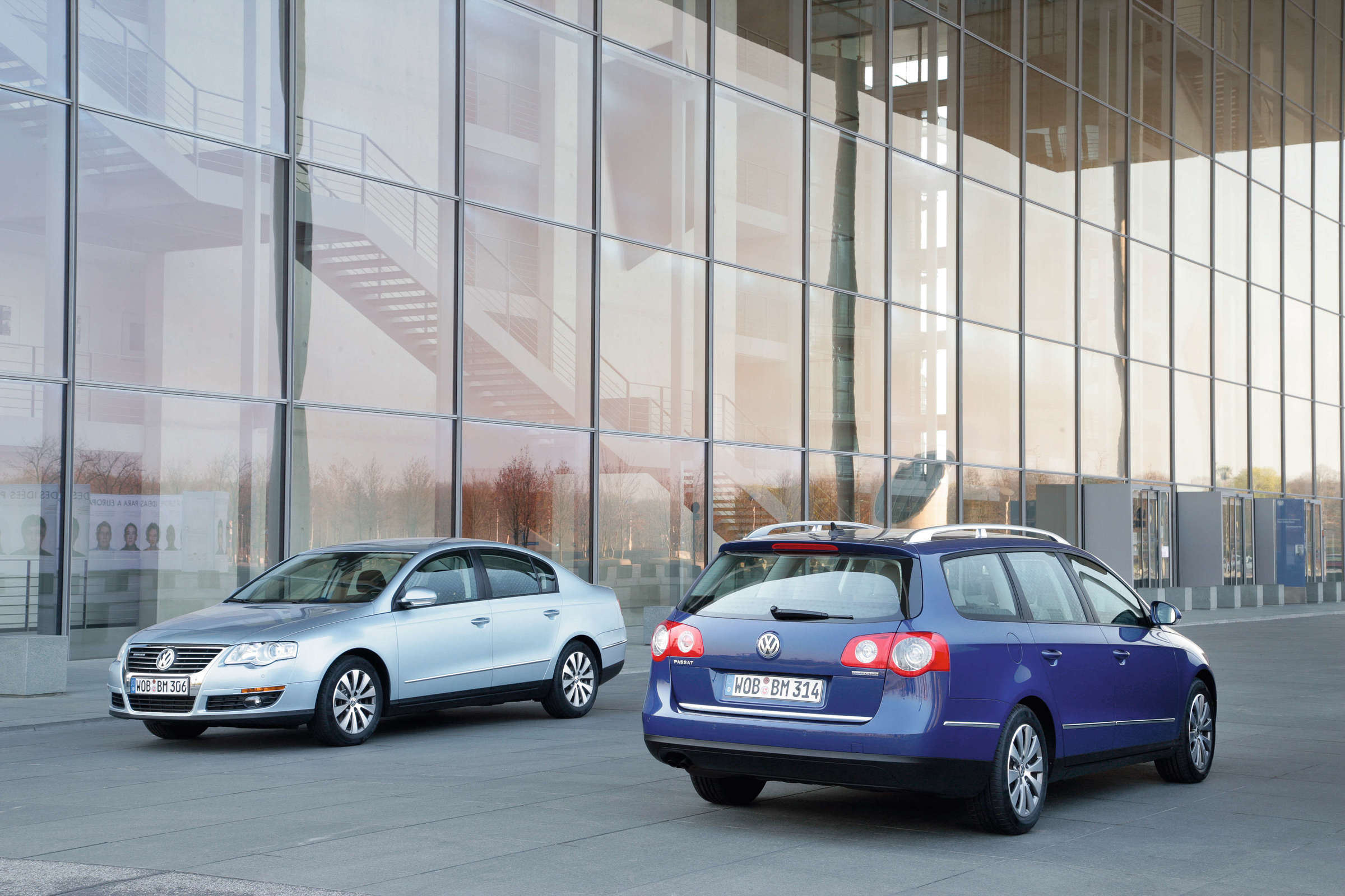 Volkswagen Passat BlueMotion and Passat Variant BlueMotion | Volkswagen ...