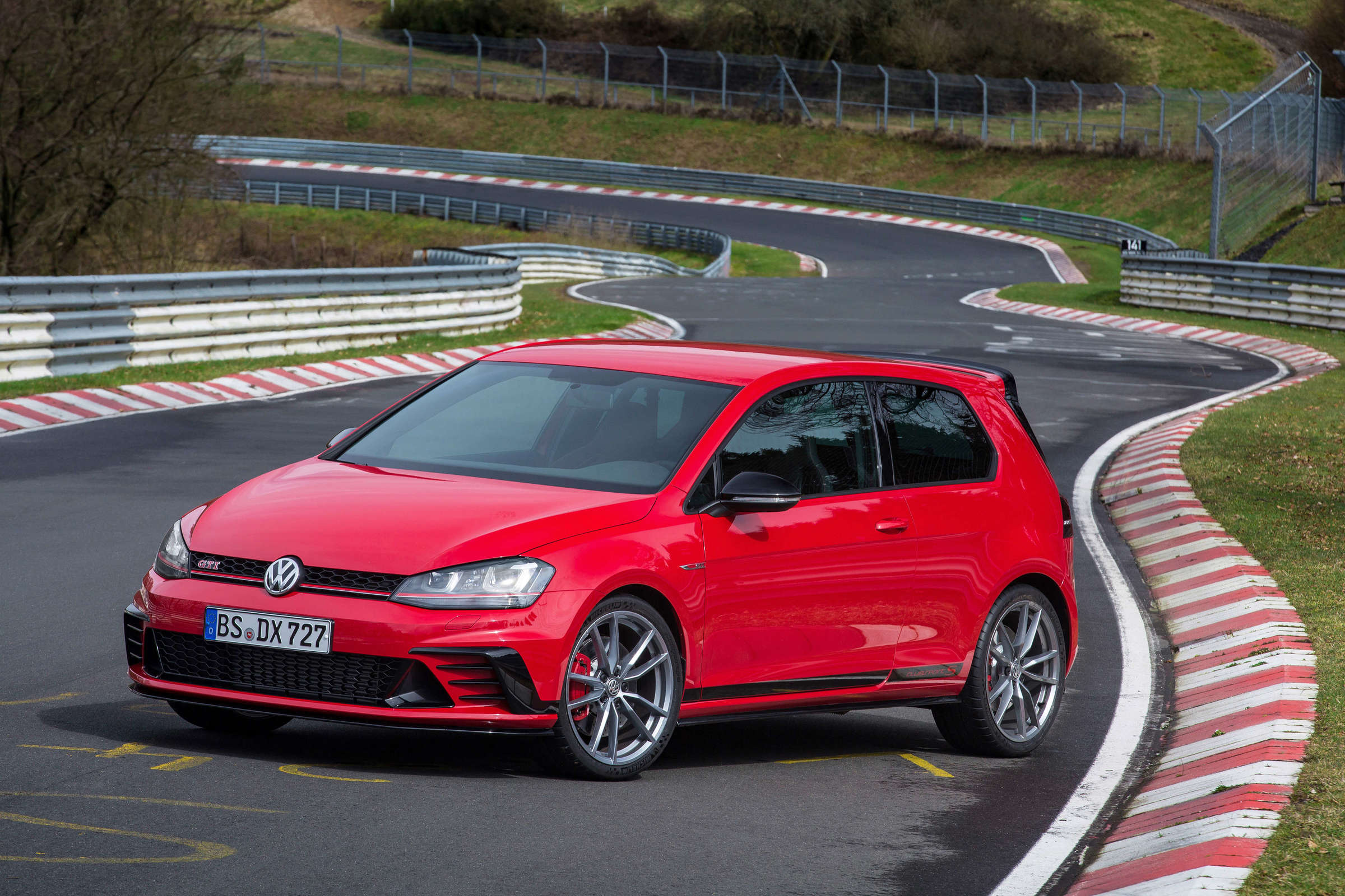 International Driving Presentation - The new Golf GTI Clubsport S ...