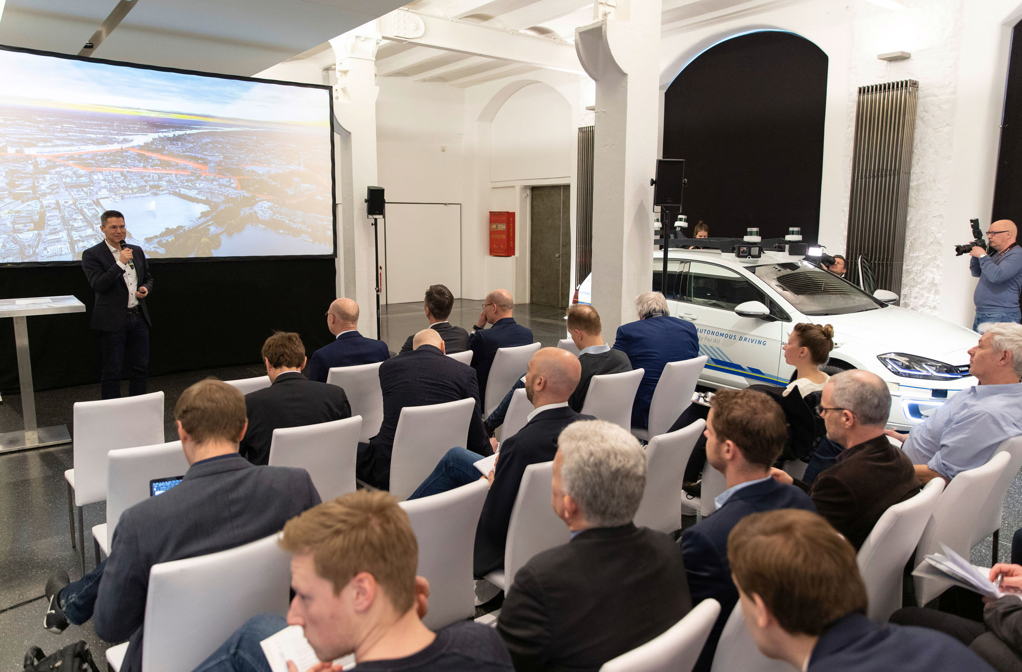 Volkswagen tests highly-automated driving in Hamburg: A fleet of five ...