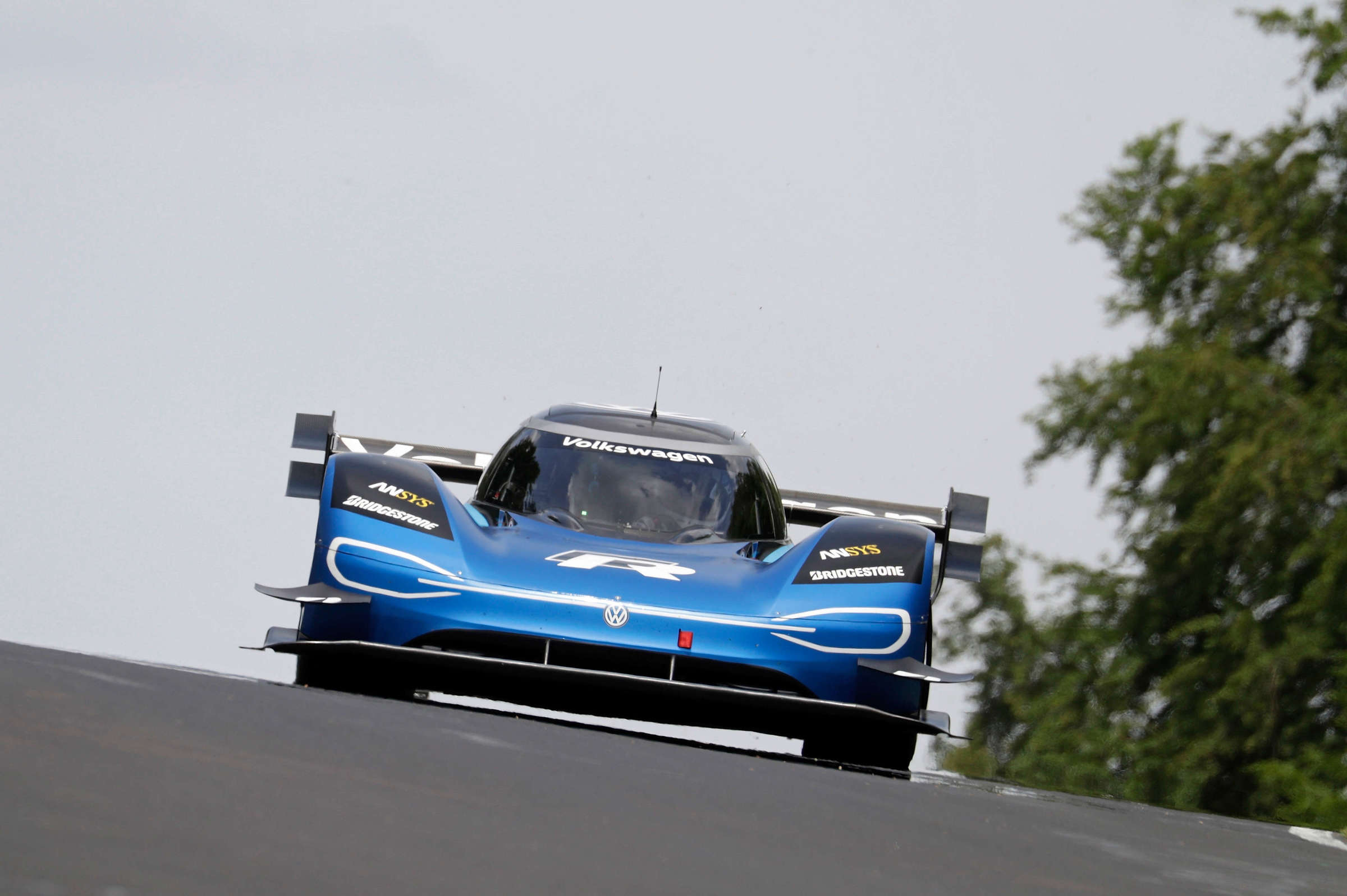 6:05.336 minutes – Volkswagen ID.R sets new electric record on the ...