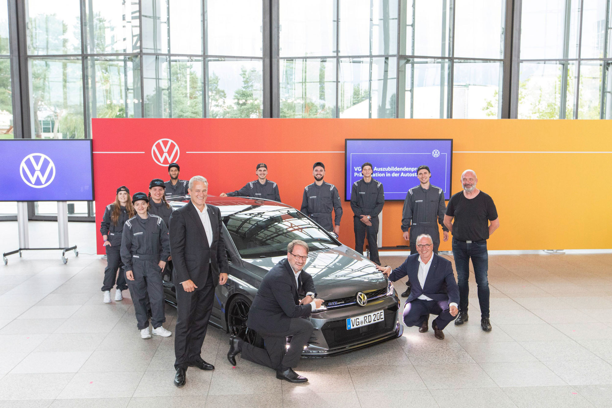 Weltpremiere für Auszubildendenprojekt: Vorstellung des Golf GTE ...