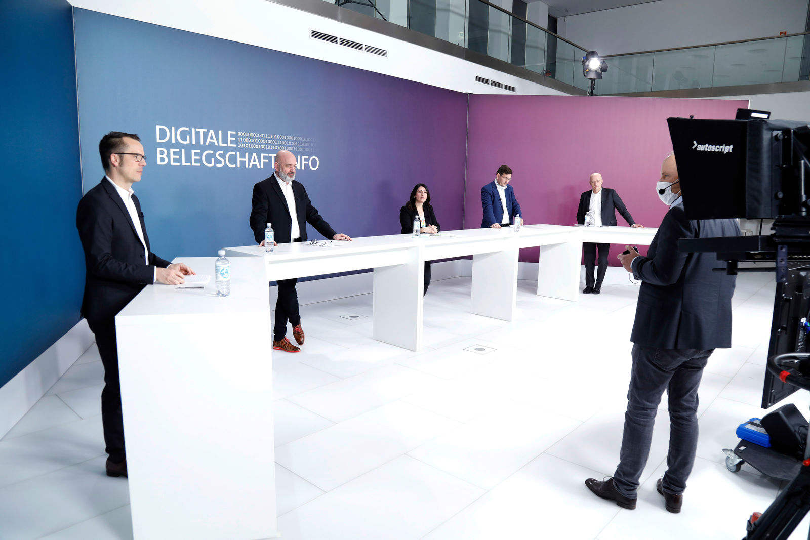 „Digitale Belegschaftsinfo“ bei Volkswagen: Betriebsrat, Vorstände und Anteilseigner wenden sich ...