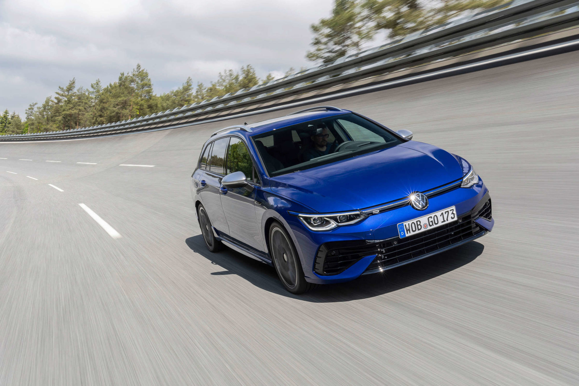 The new Golf R Estate: more power, more driving dynamics, more emotions ...