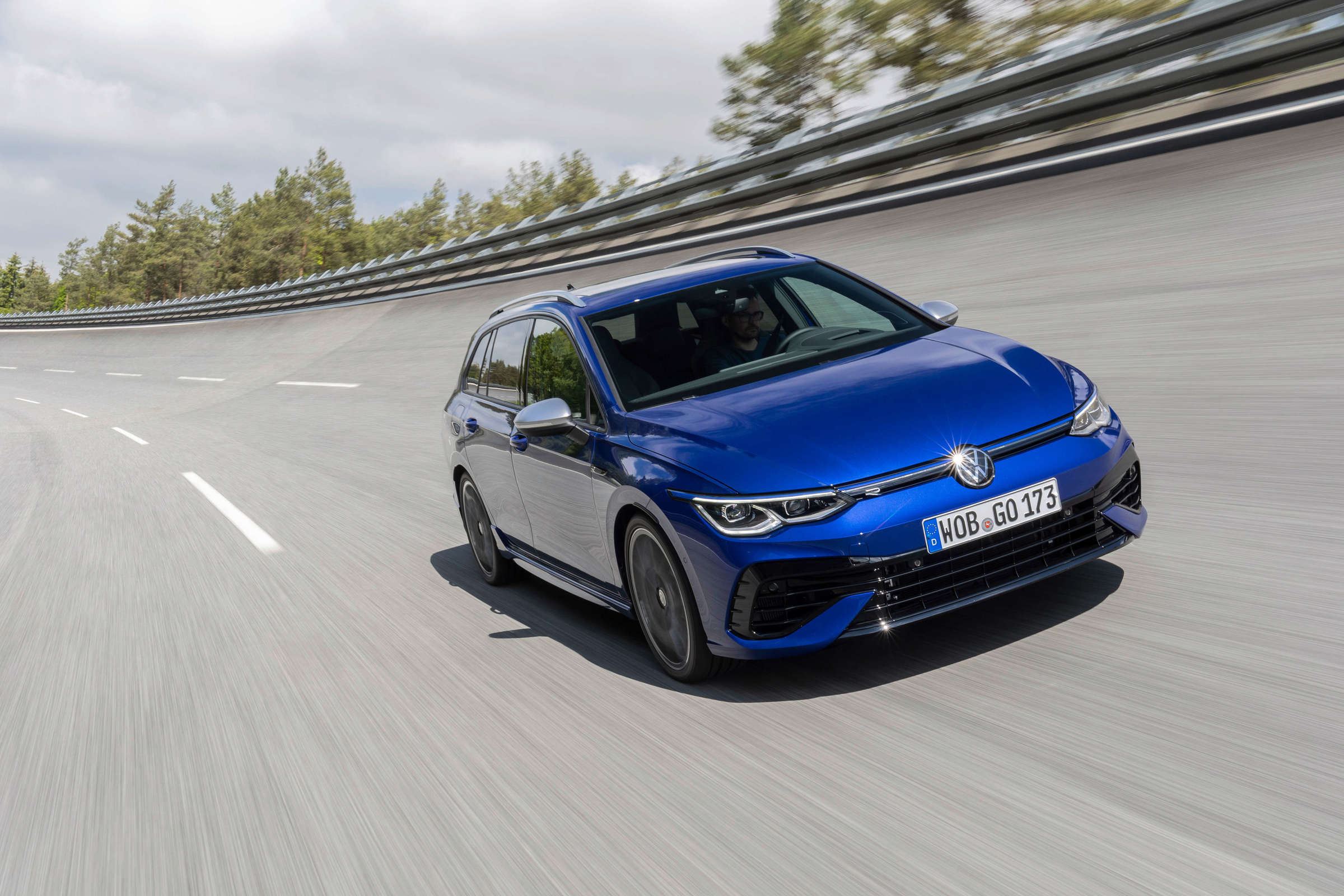 The new Golf R Estate: more power, more driving dynamics, more emotions ...