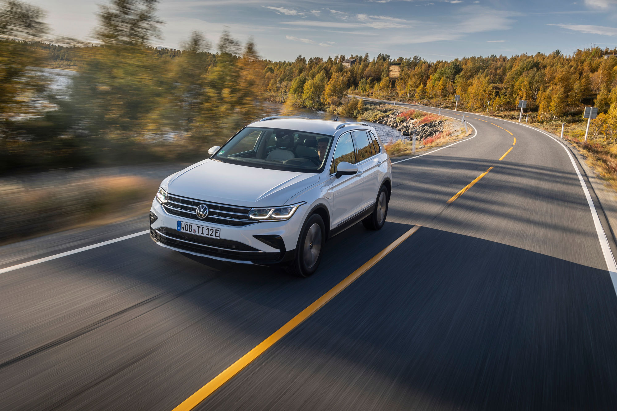 Best-selling SUV now available as a plug-in hybrid: the new Tiguan ...