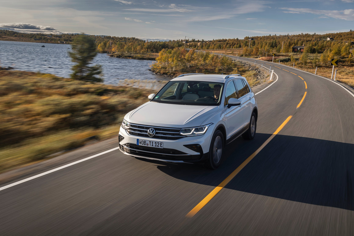 Best-selling SUV now available as a plug-in hybrid: the new Tiguan ...