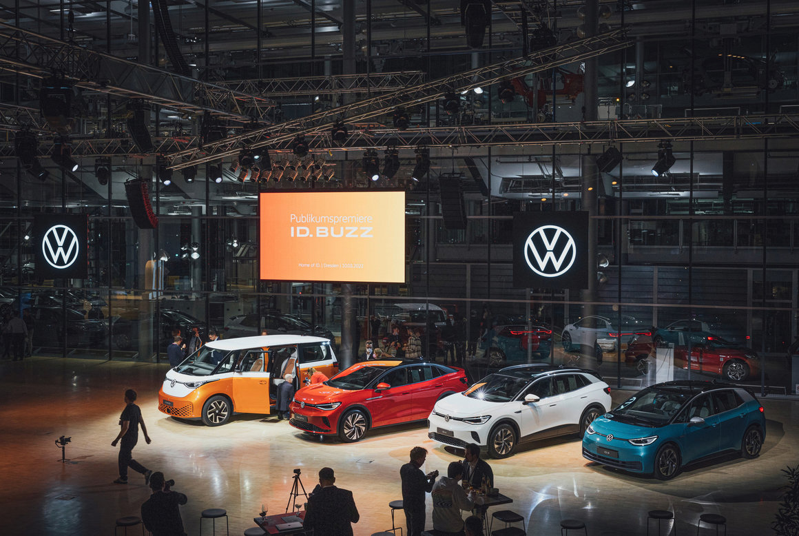 Volkswagen Sachsen GmbH Gläserne Manufaktur (The Transparent Factory ...