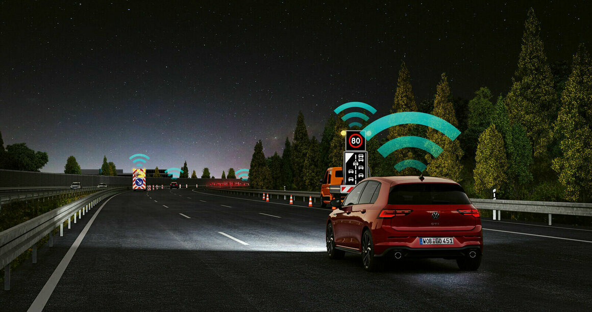 Traffic hazard alert (Car2X) | Volkswagen Newsroom