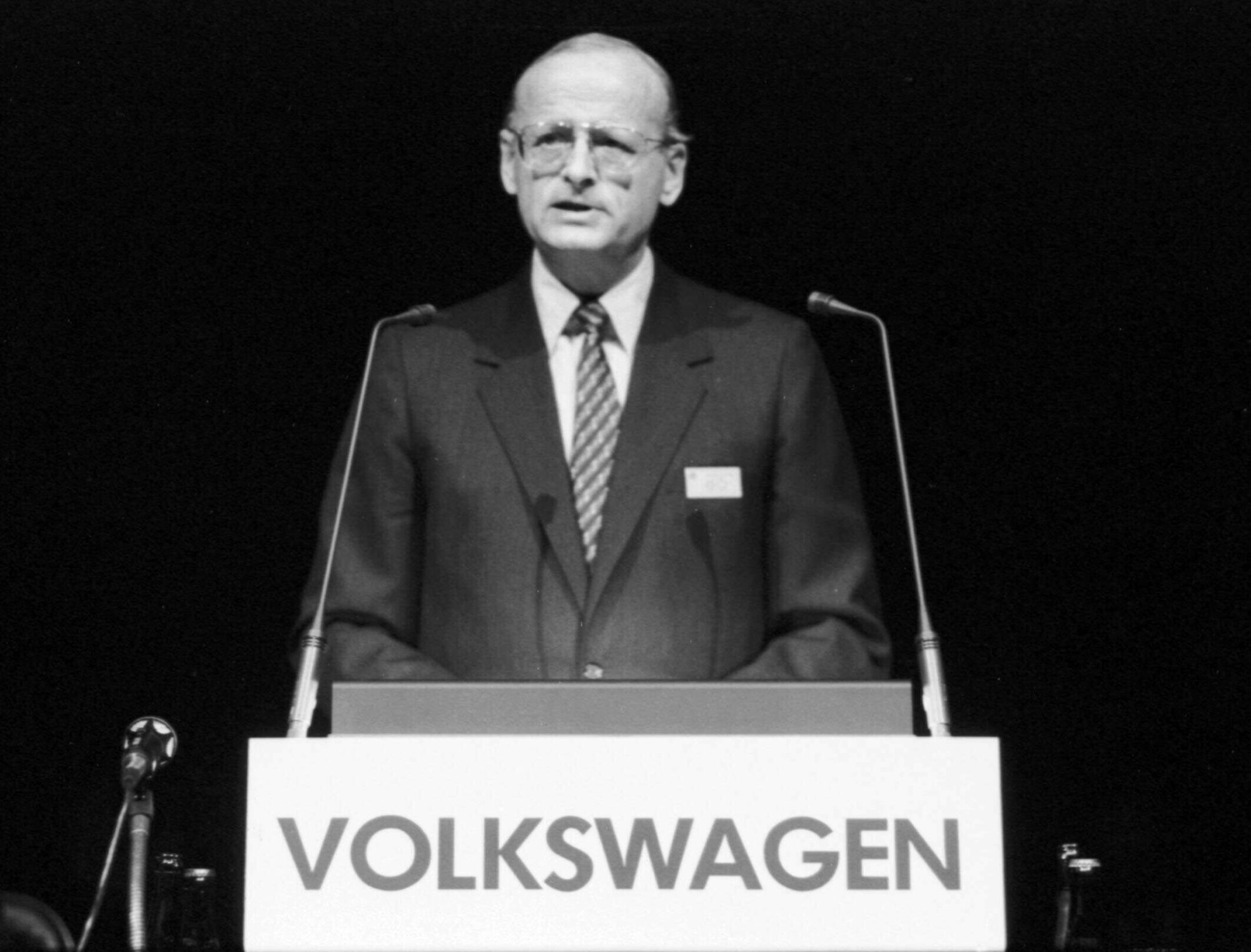 Prof. Dr. Carl H. Hahn, Vorstandsvorsitzender der Volkswagen AG von ...