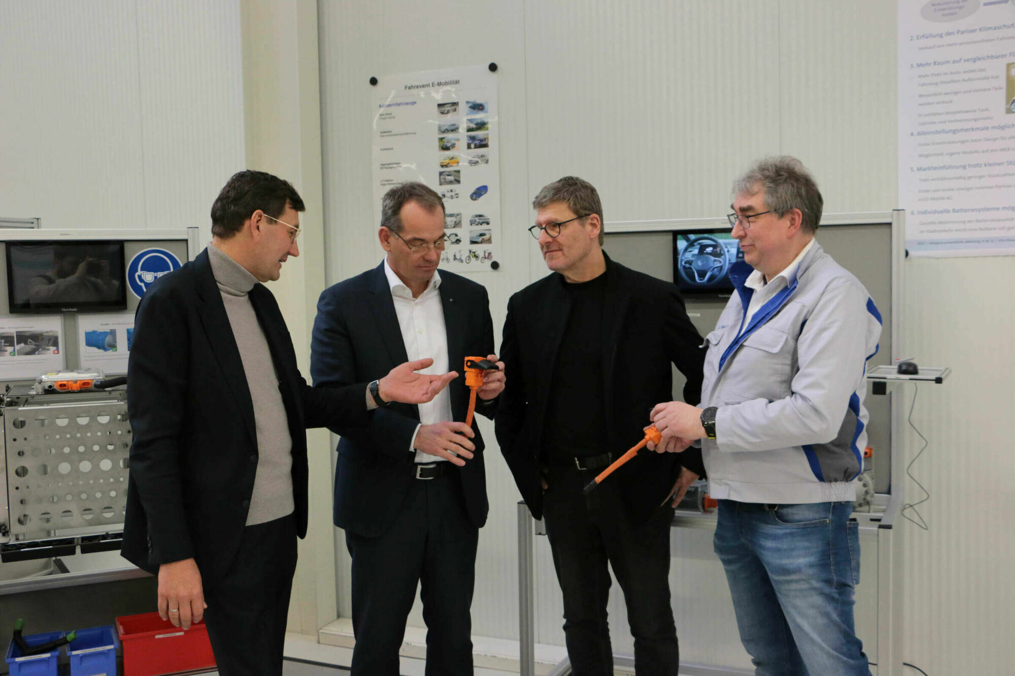 Wolfsburg plant: Volkswagen will train 22,000 production employees for ...
