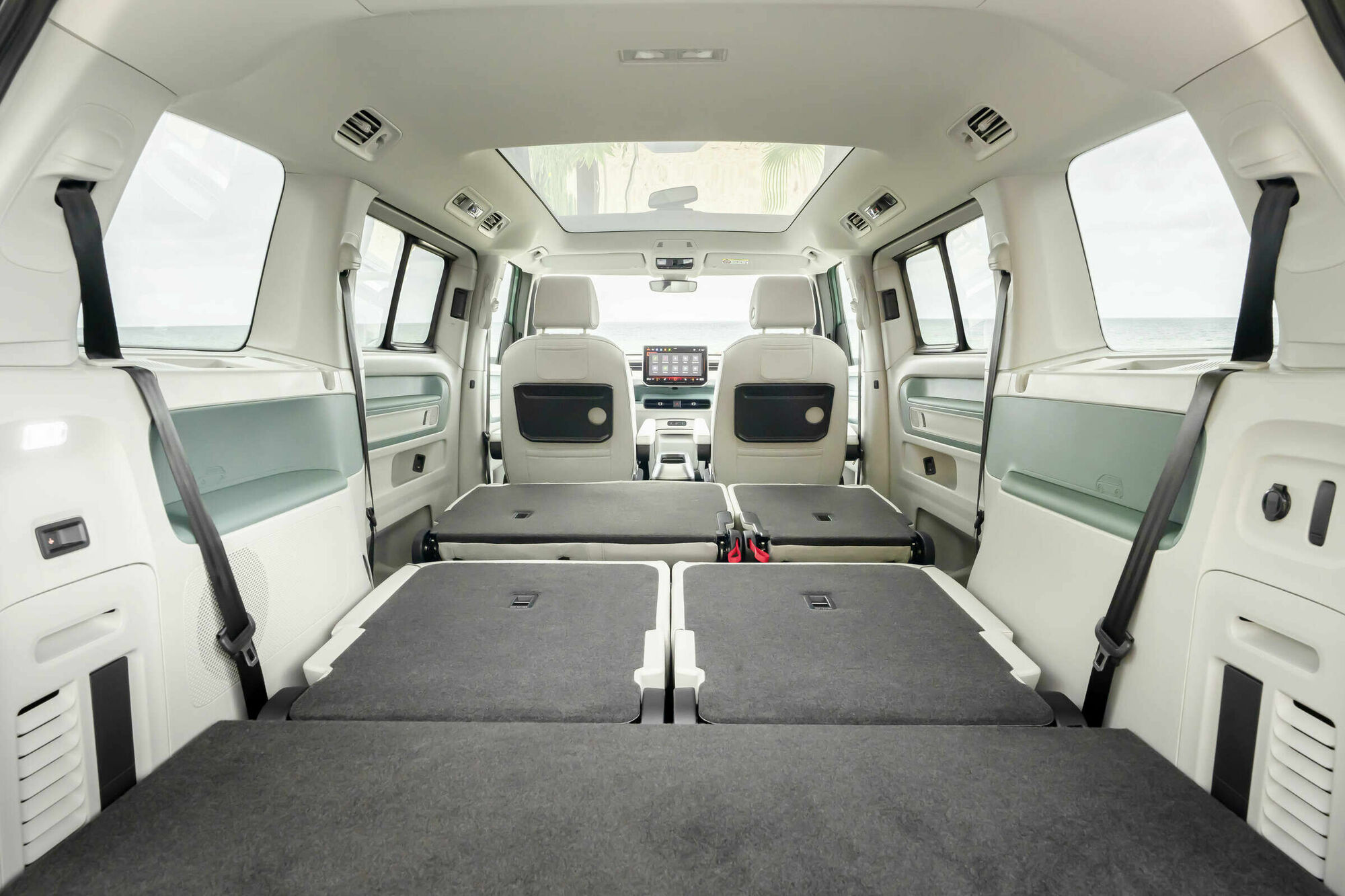 ID. Buzz with long wheelbase | Volkswagen Newsroom