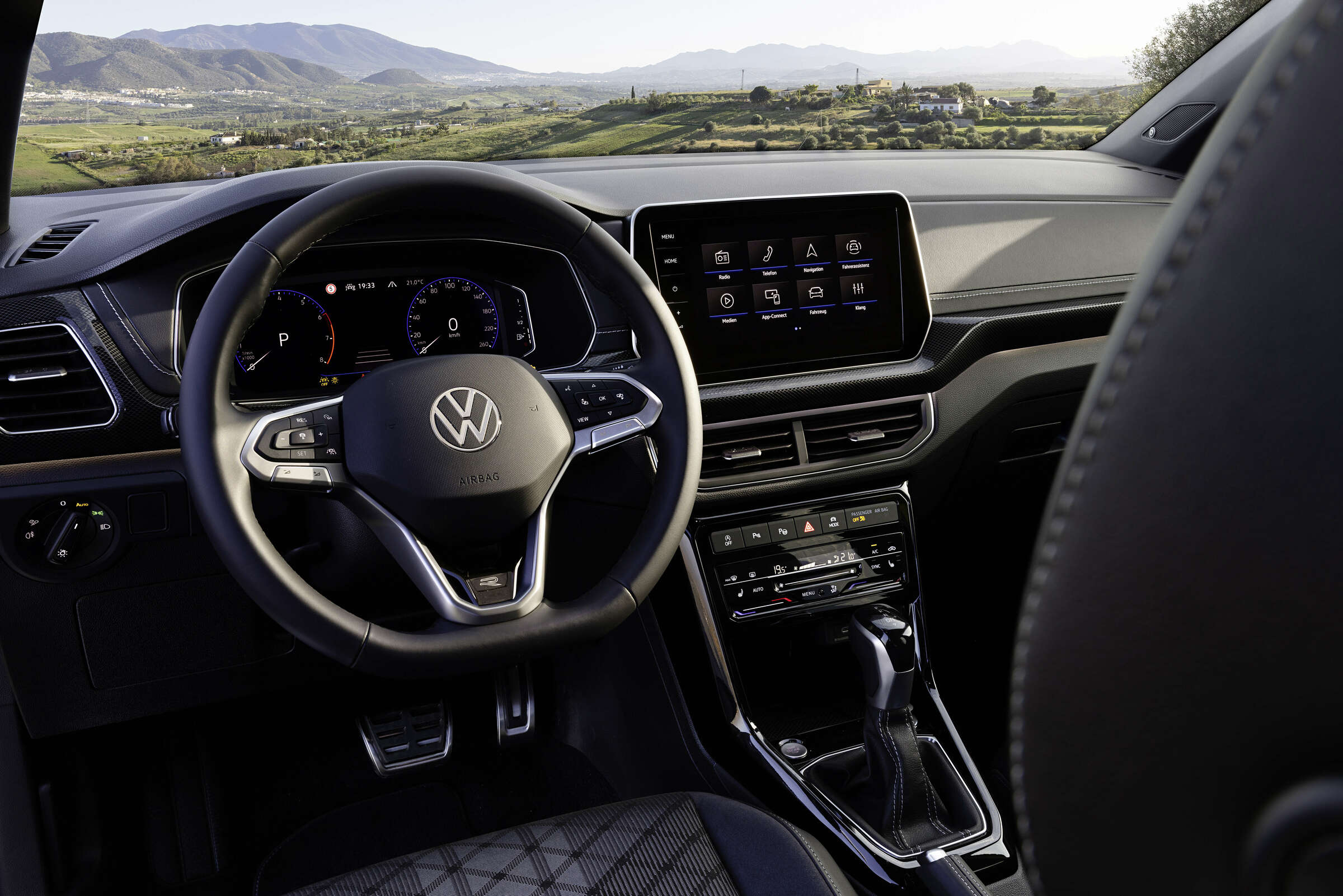 Volkswagen reveals new T-Cross: major update for the successful compact ...