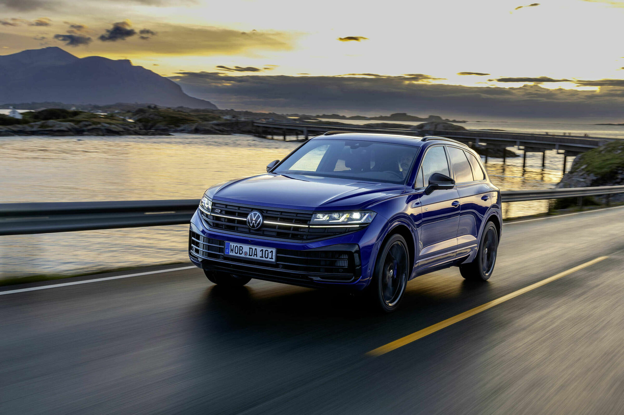Powerful, innovative and agile: the new Touareg R eHybrid is now ...