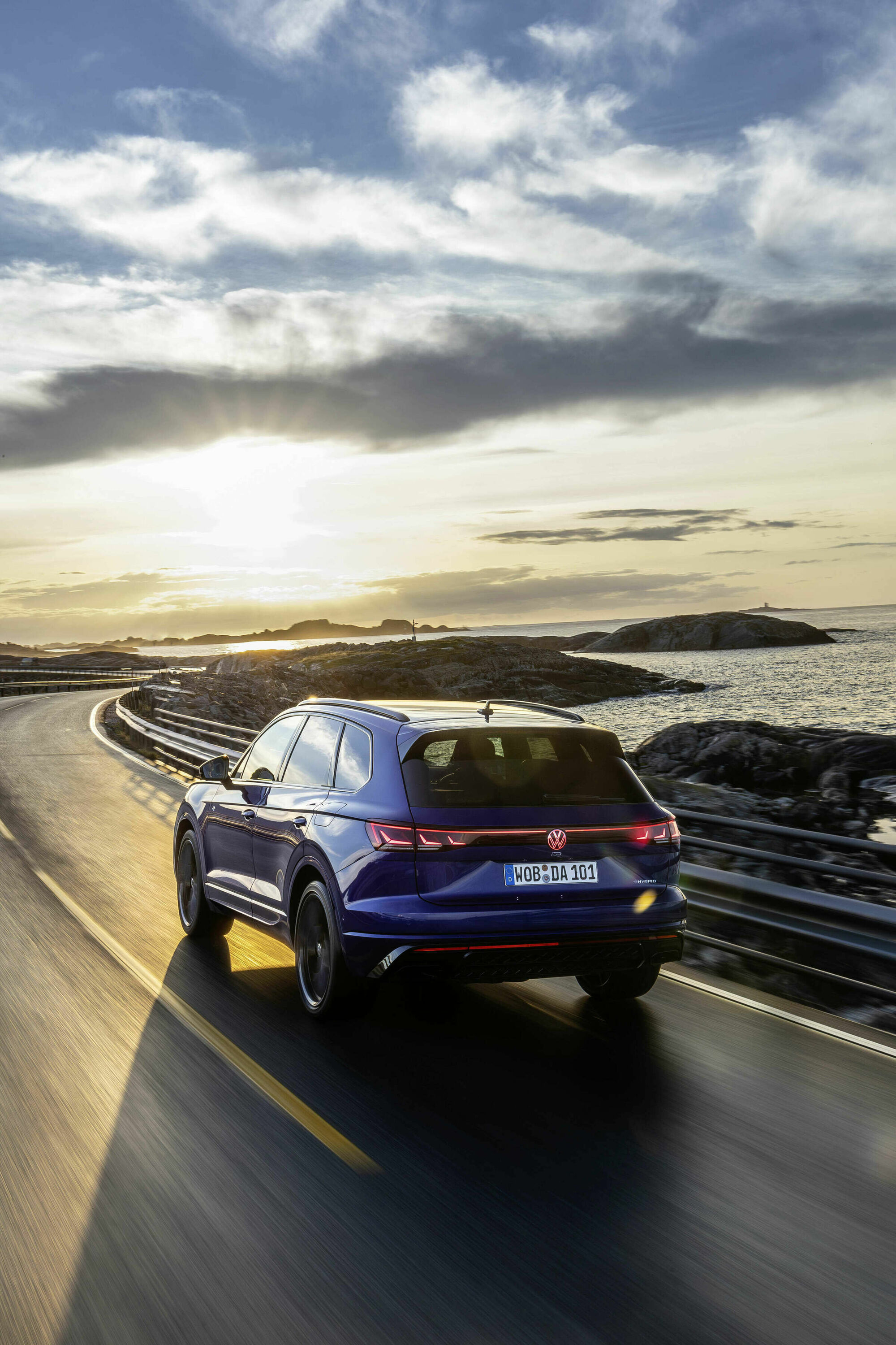 Powerful, innovative and agile: the new Touareg R eHybrid is now ...