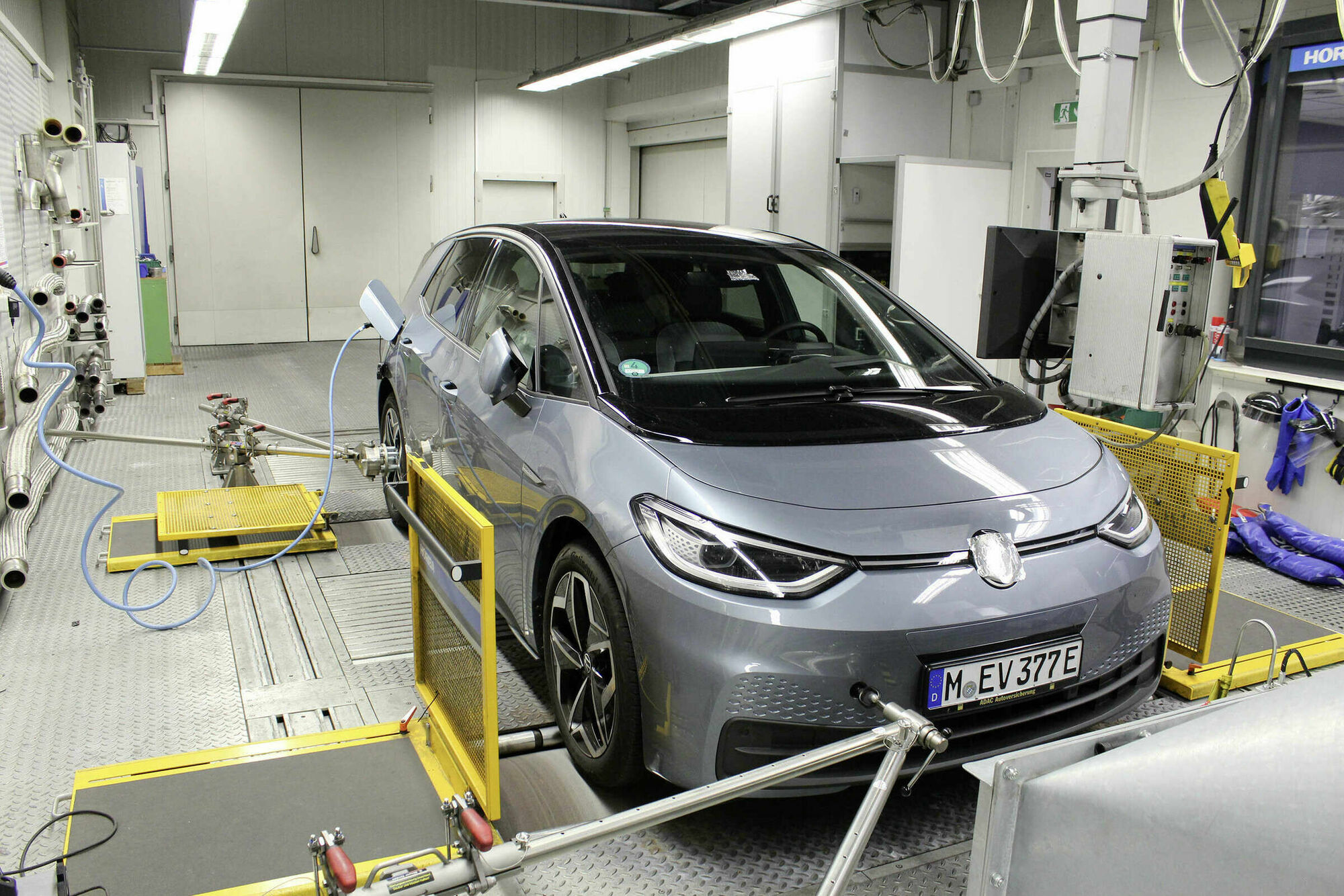 ID.3 passes 100,000 km test from German ADAC | Volkswagen Newsroom