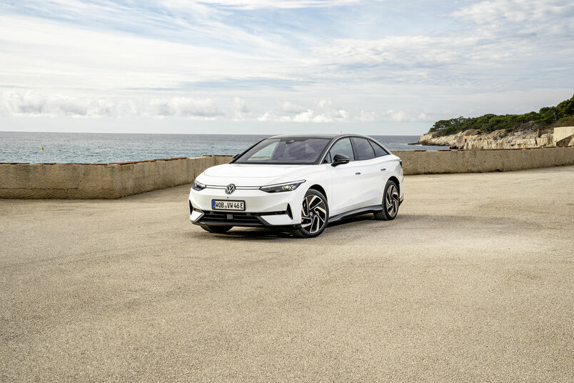 Volkswagen's new exit warning system reduces dangers when opening the ...