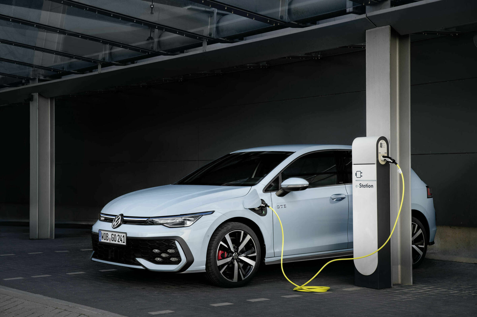 Dynamic and with a long range: Golf GTE and Golf eHybrid now available ...