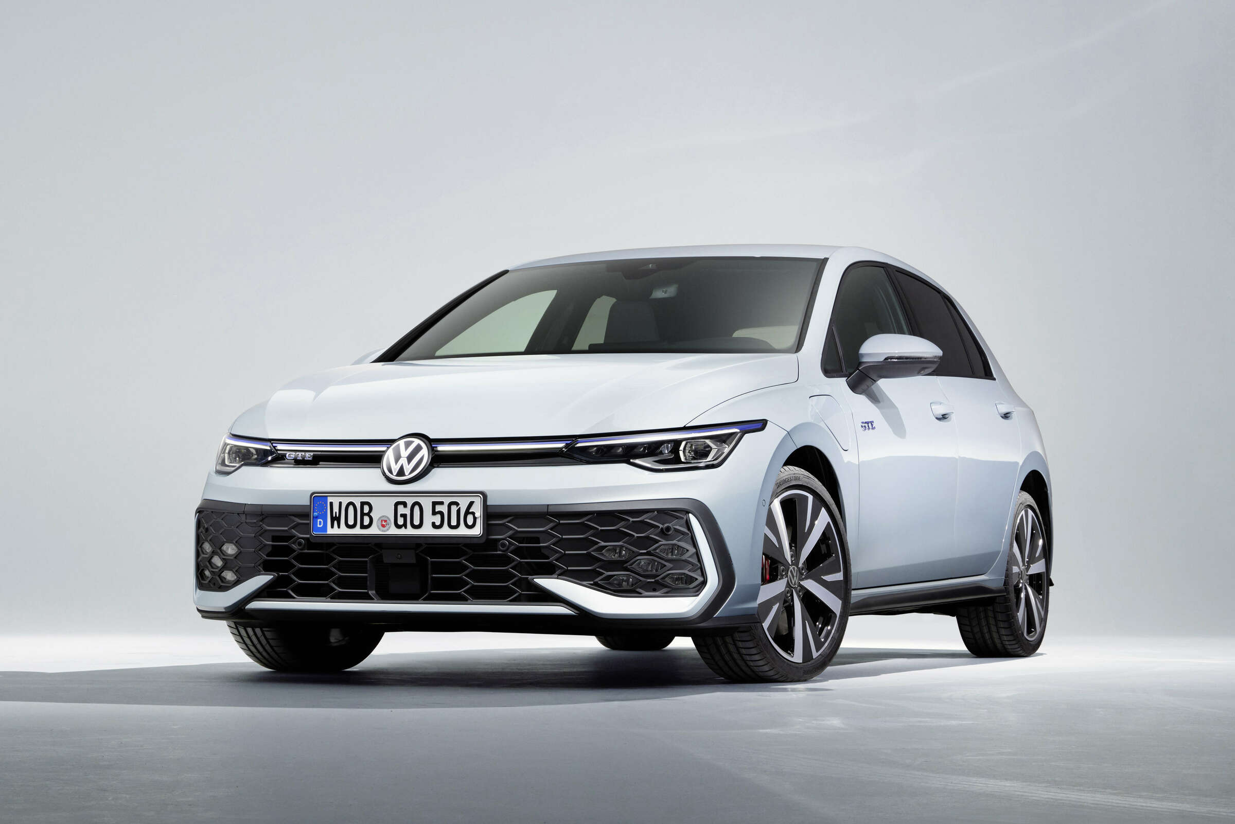Dynamic and with a long range: Golf GTE and Golf eHybrid now available ...