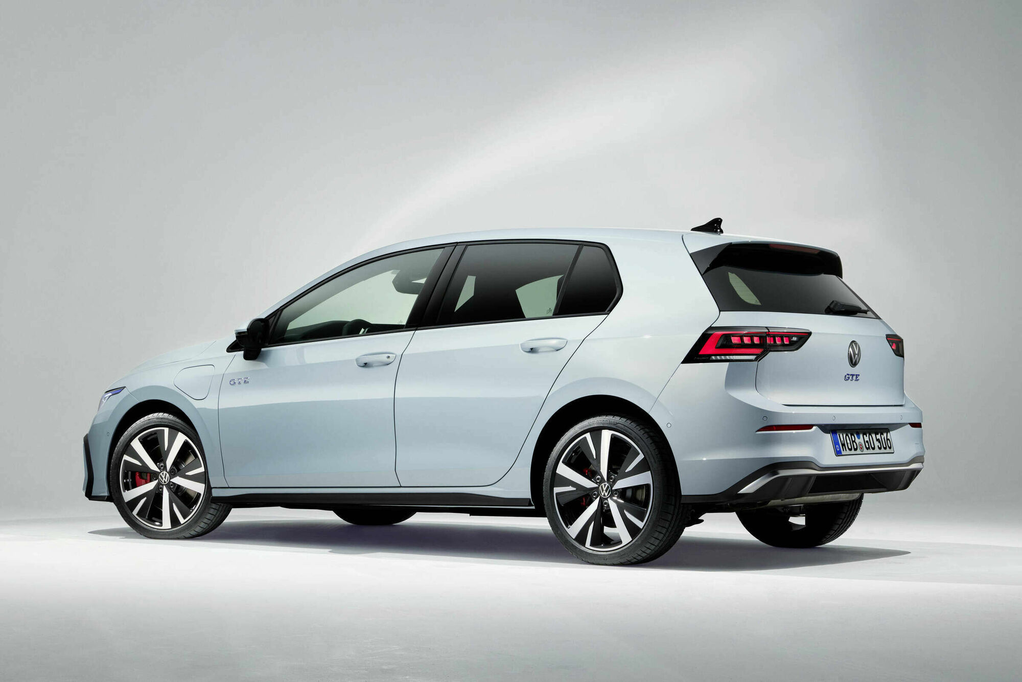 Dynamic and with a long range: Golf GTE and Golf eHybrid now available ...