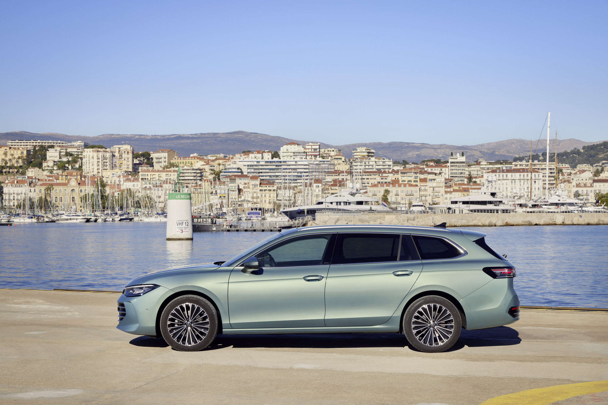 The Volkswagen business class: world premiere of the all-new Passat ...