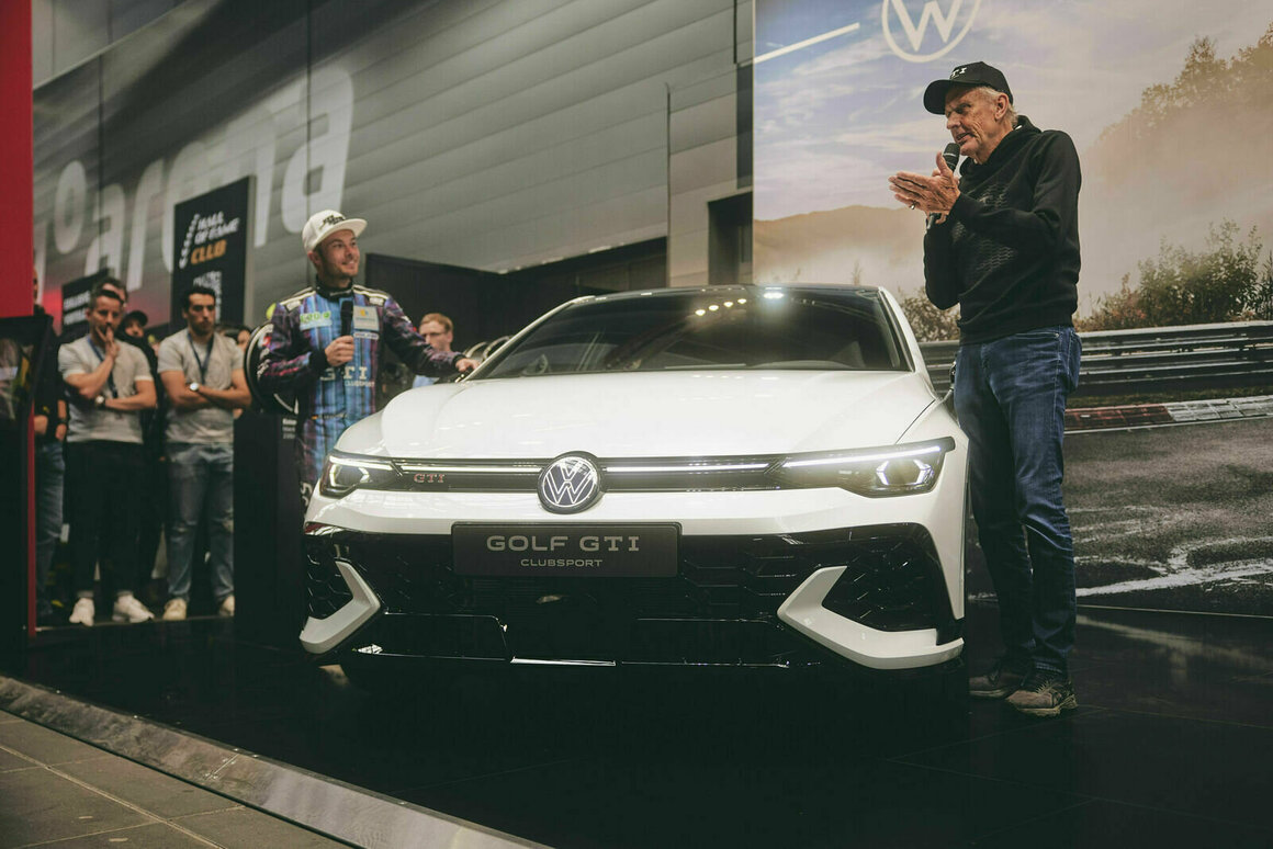 The new Golf GTI Clubsport celebrates its world premiere at the 24-hour ...