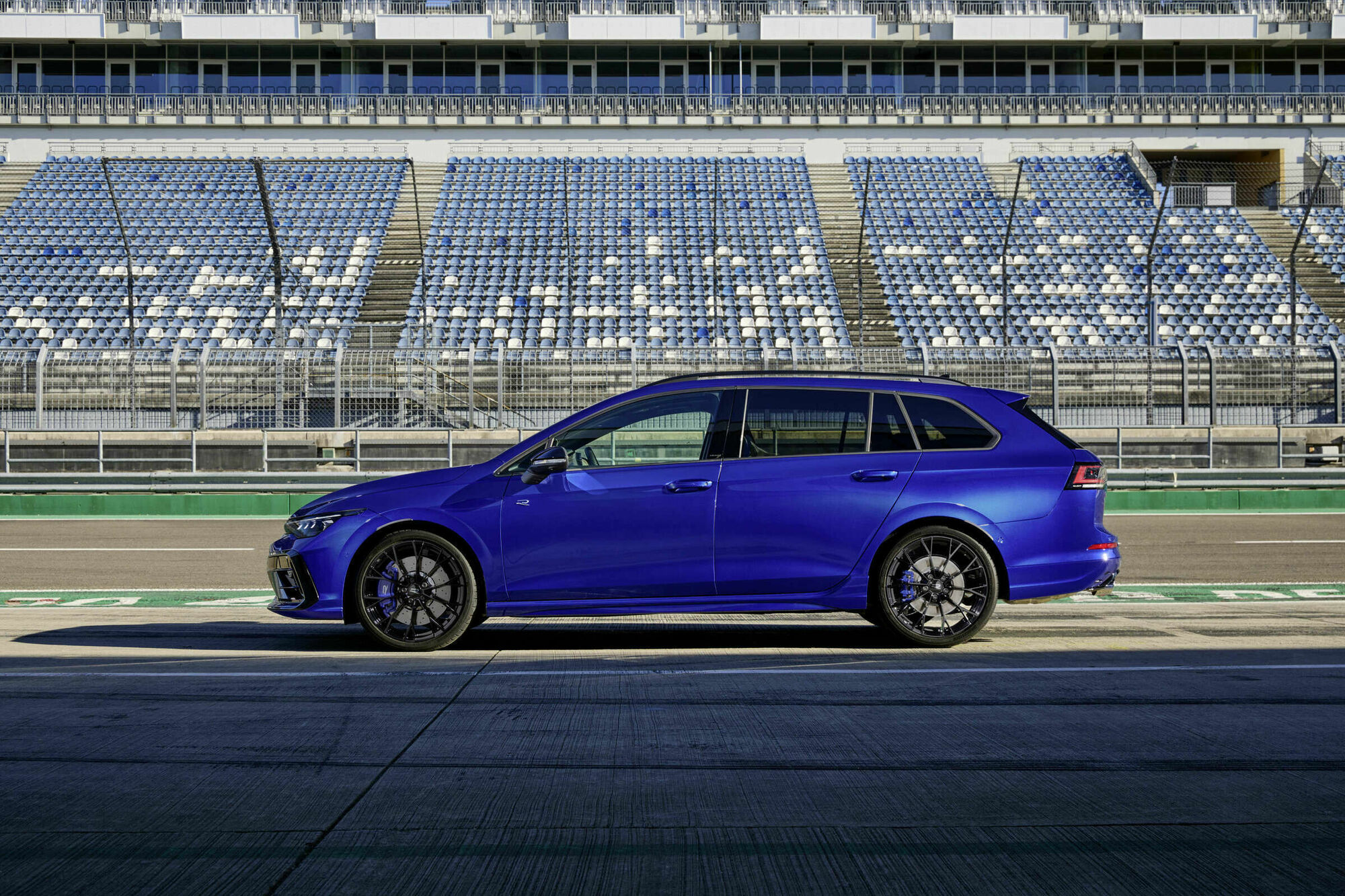 World premiere for the most powerful Golf: New R and R Variant launch ...