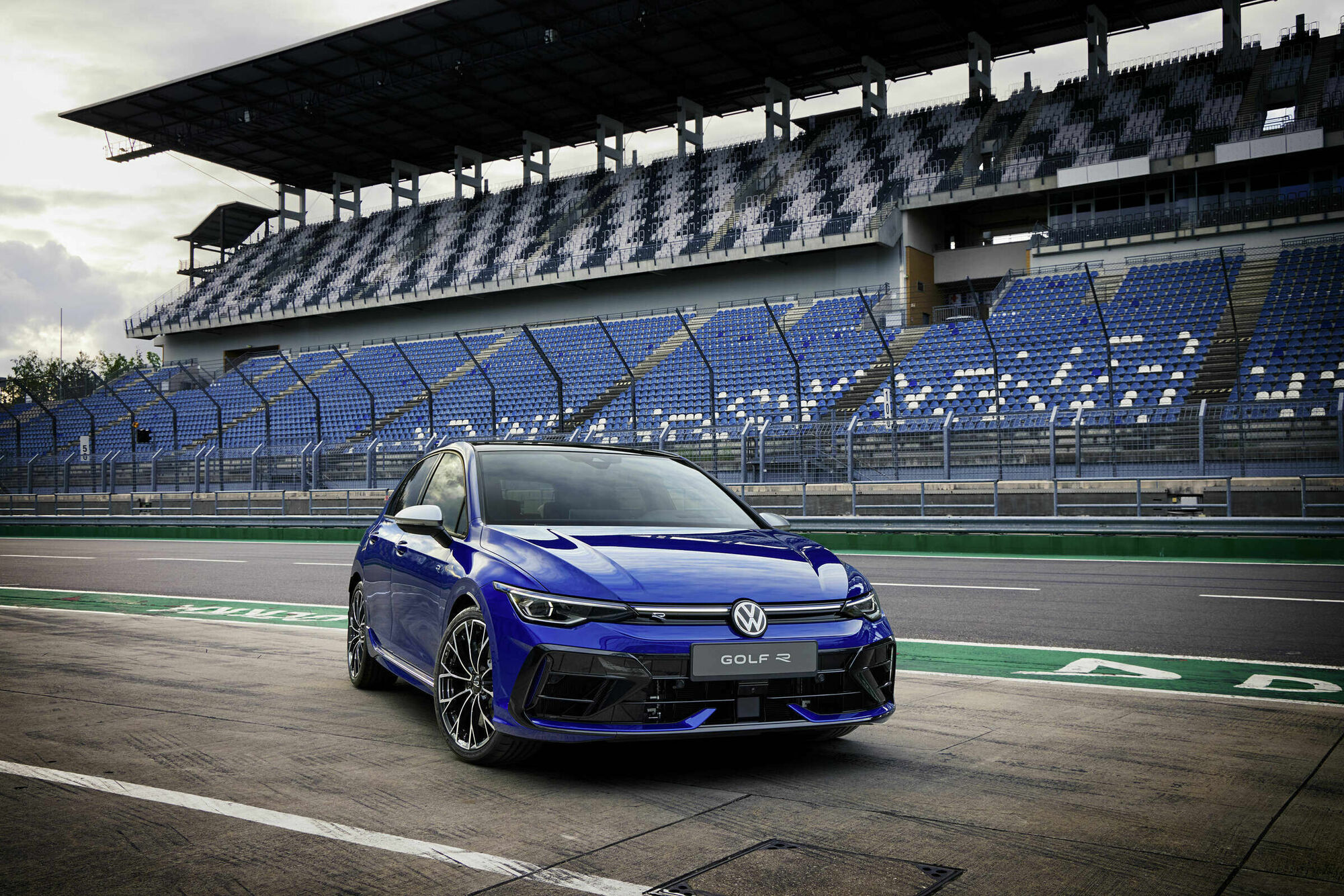 World premiere for the most powerful Golf: New R and R Variant launch ...