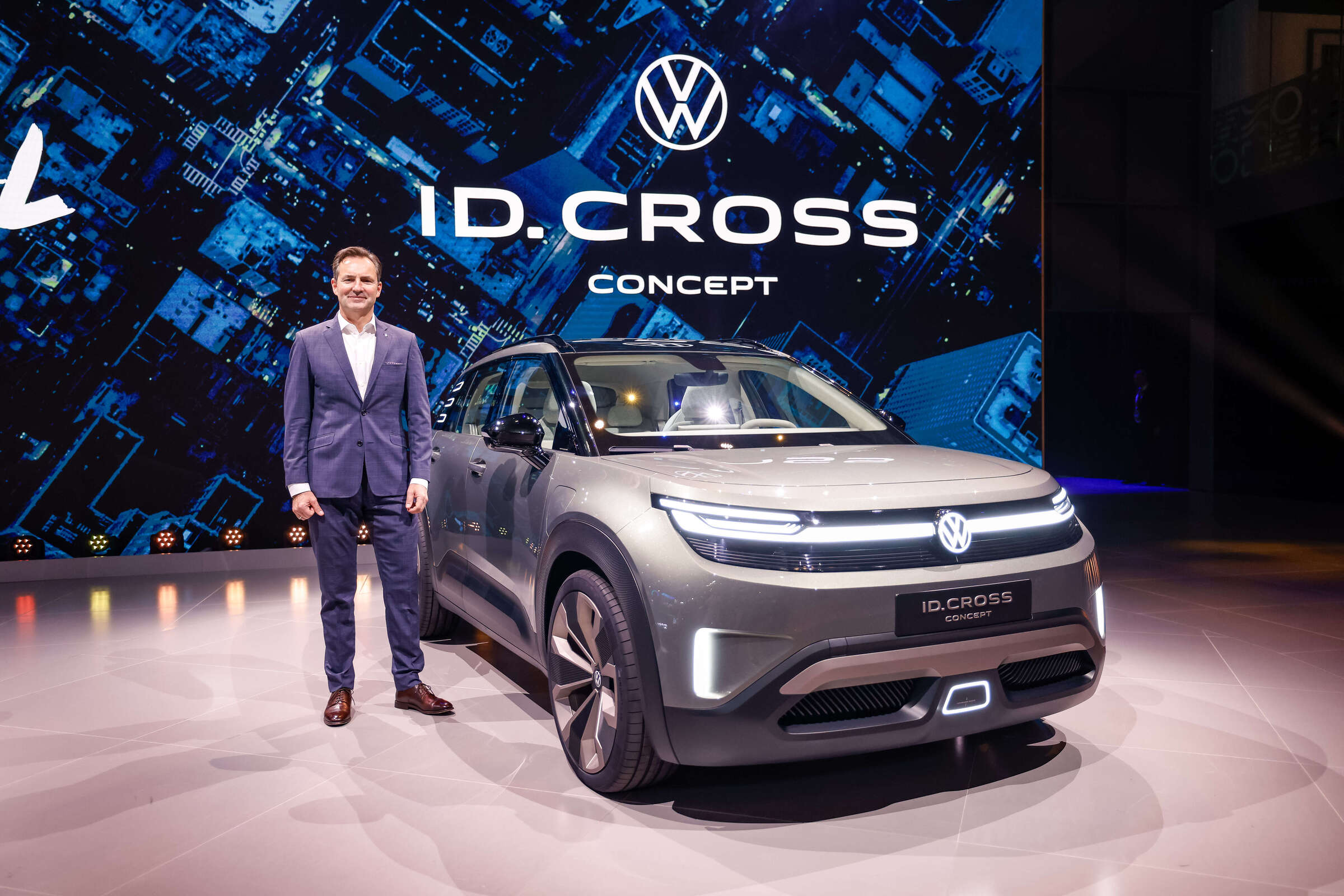 World premiere at the IAA: with the ID. CROSS Concept, Volkswagen is ...
