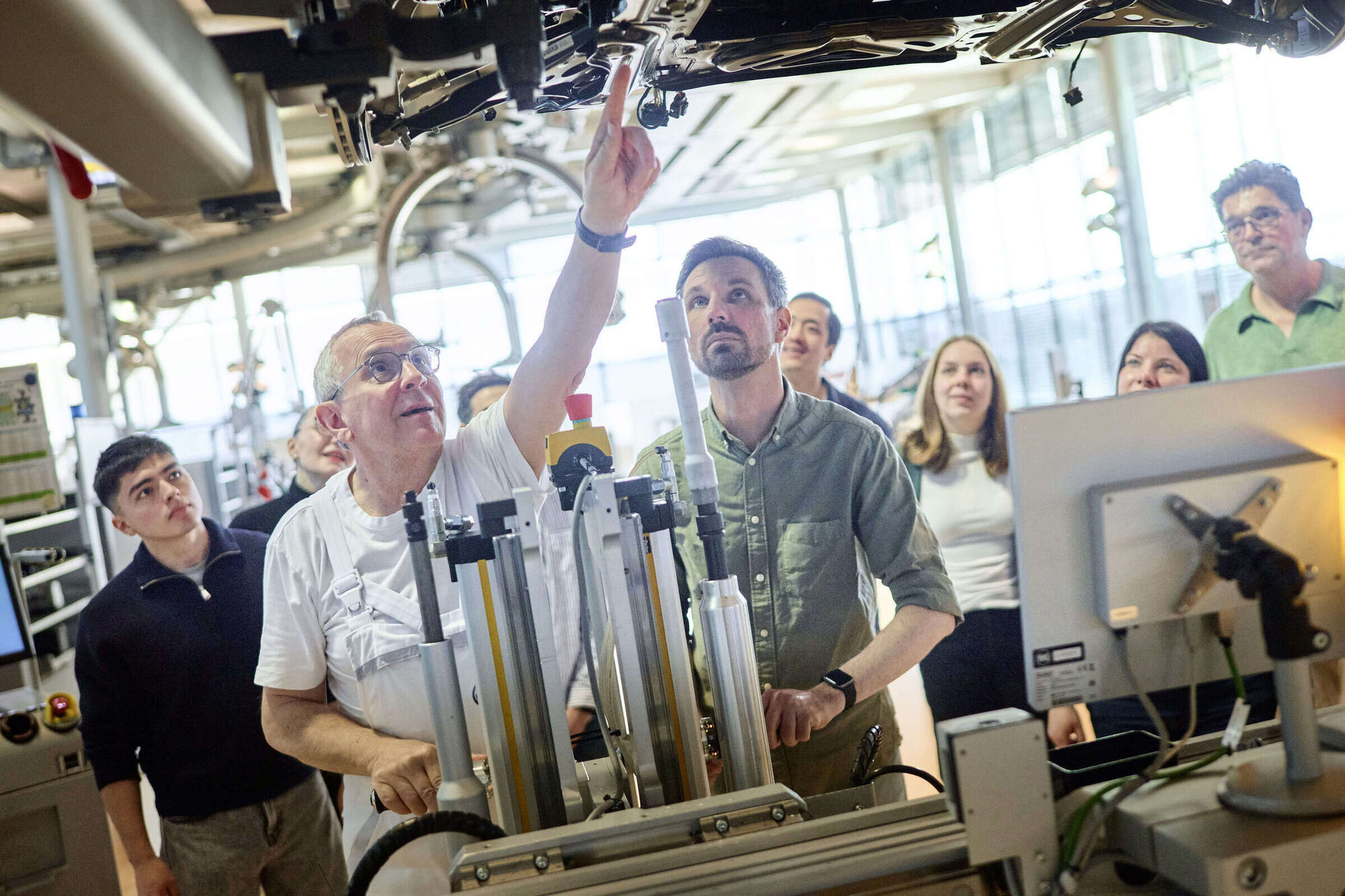 Volkswagen Sachsen GmbH Gläserne Manufaktur (The Transparent Factory ...